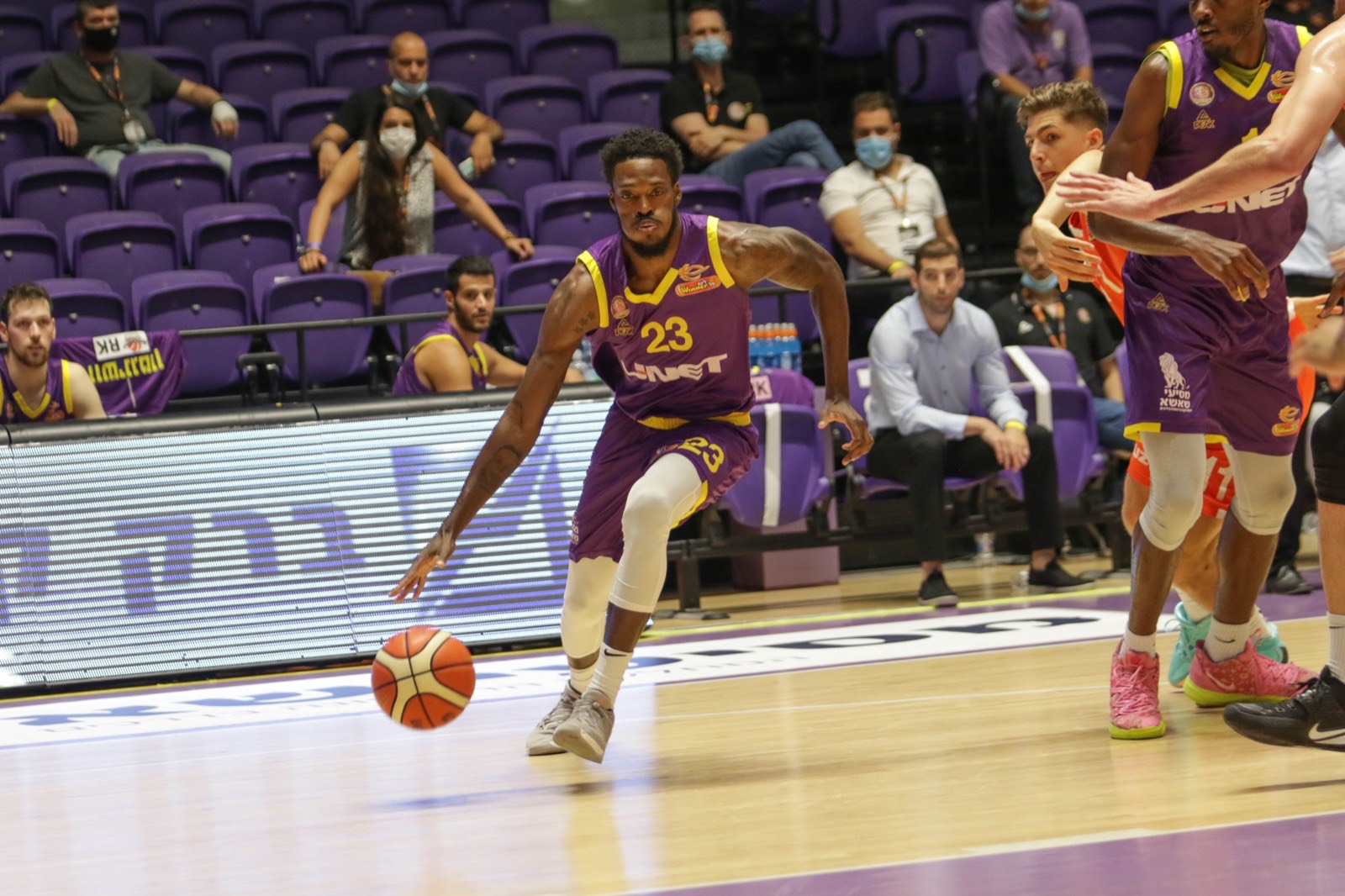 Allrounder Shavon Coleman verstärkt SYNTAINICS MBC - MBC