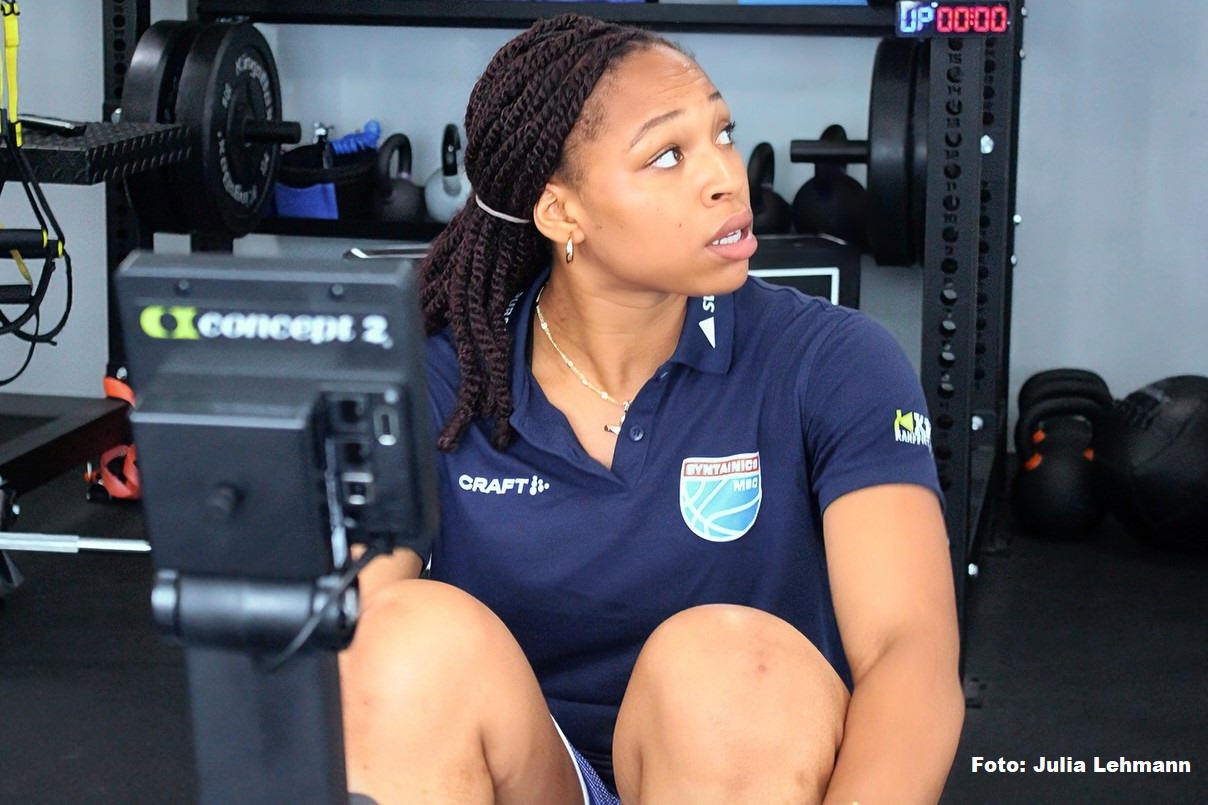 Chinaza Ezeani in die USA - MBC